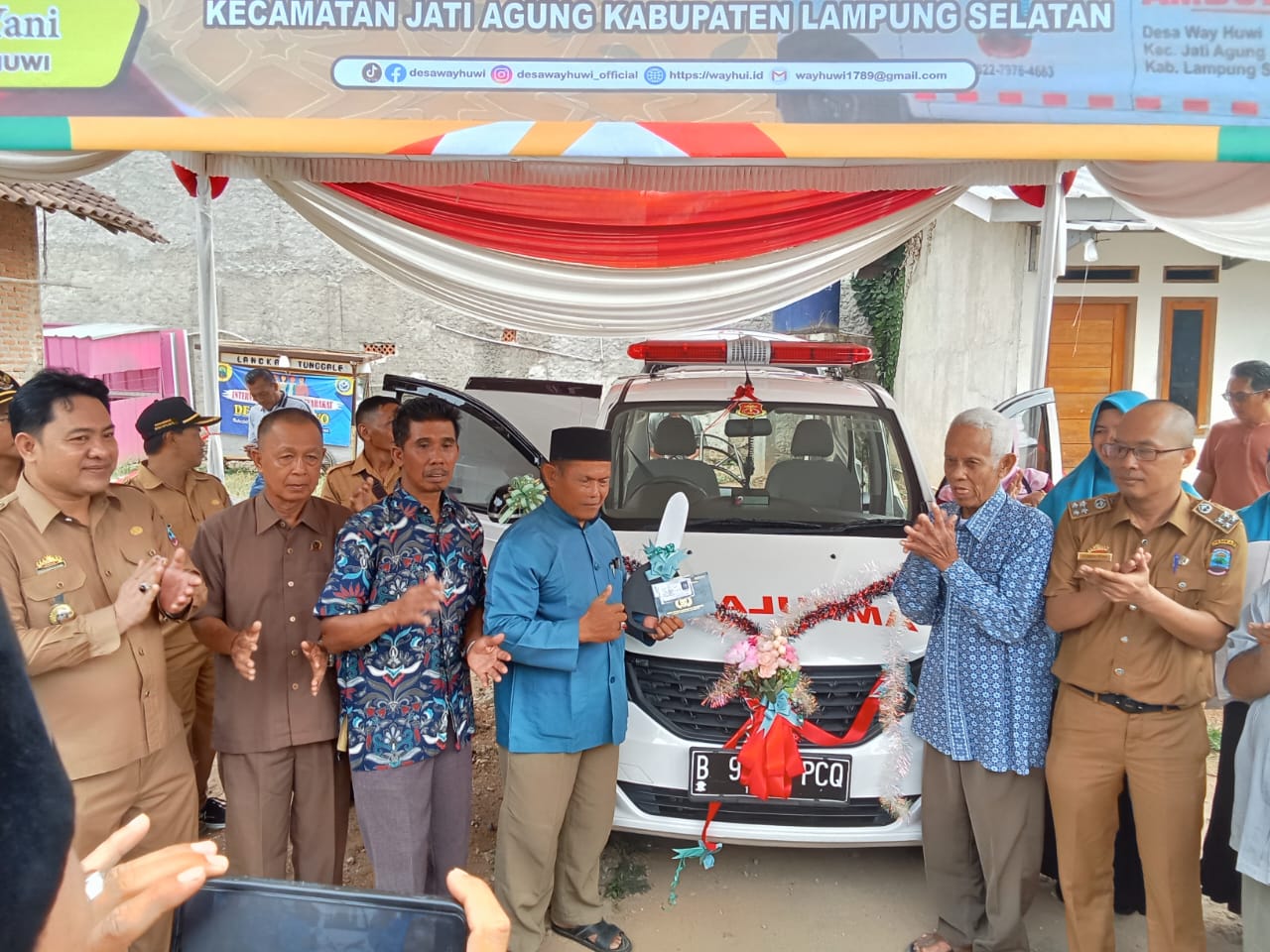 Mantap! Kini Desa Way Huwi Miliki Mobil Ambulans
